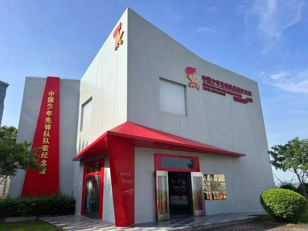 PYP/MYP | 党带团，团带队，大手拉小手，传承红色基因 ——少先队新队员入队仪式 – 厦门华锐莱普顿学校